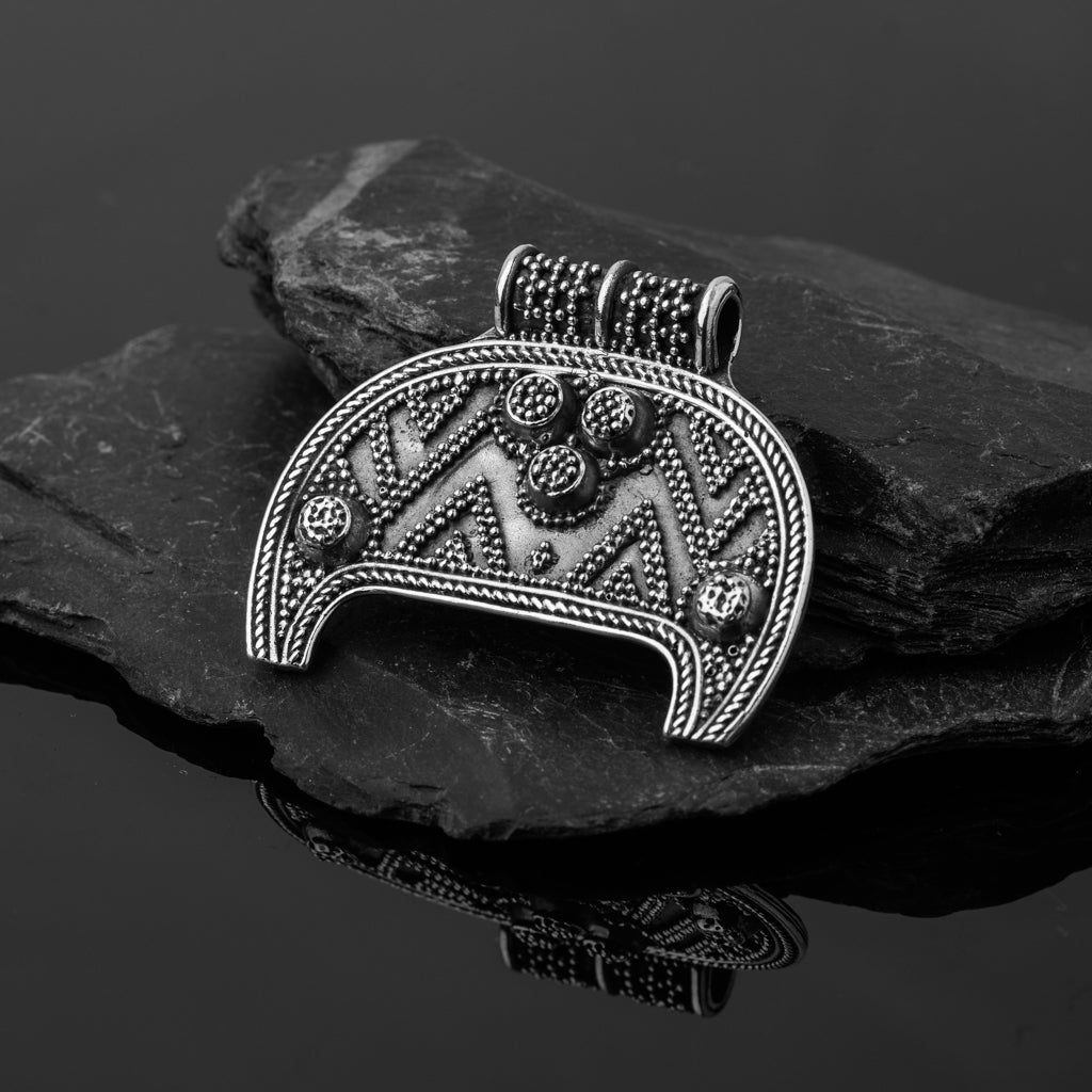 Premium Lunila Amulet, Silver – Grimfrost